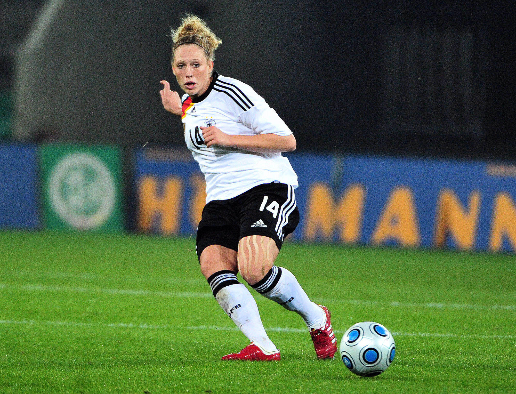 Kim Kulig-bodenständige Überfliegerin im Frauenfußball - Baden ...