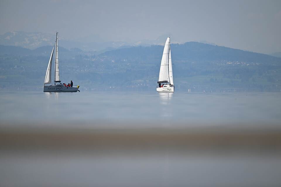 Drei Menschen geraten mit Segelboot auf Bodensee in Seenot - Baden ...