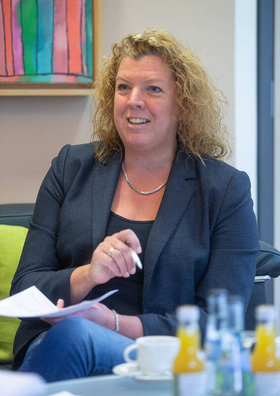 Einblicke in den Alltag: Bürgermeisterin von Niefern-Öschelbronn auf ...