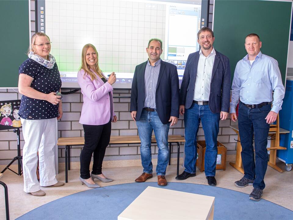 Für die Zukunft gut aufgestellt: Grundschule in Tiefenbronn digital ...