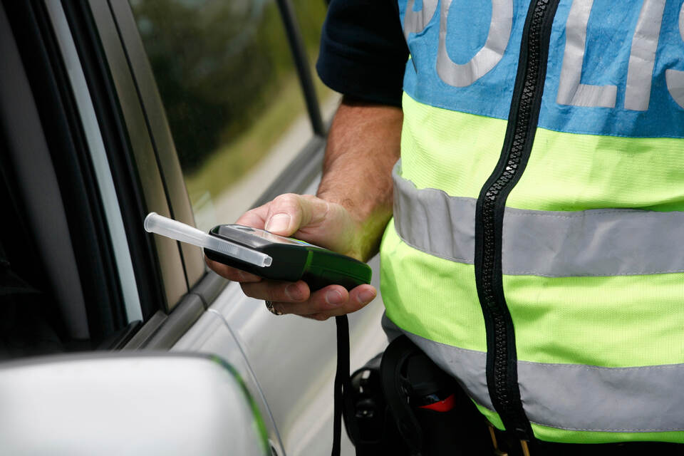 2-16-promille-und-10-000-euro-schaden-27-j-hriger-verursacht-unfall-in