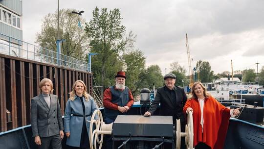 Mit der Kelly Family zurück auf ihrem alten Hausboot - Show-Biz ...