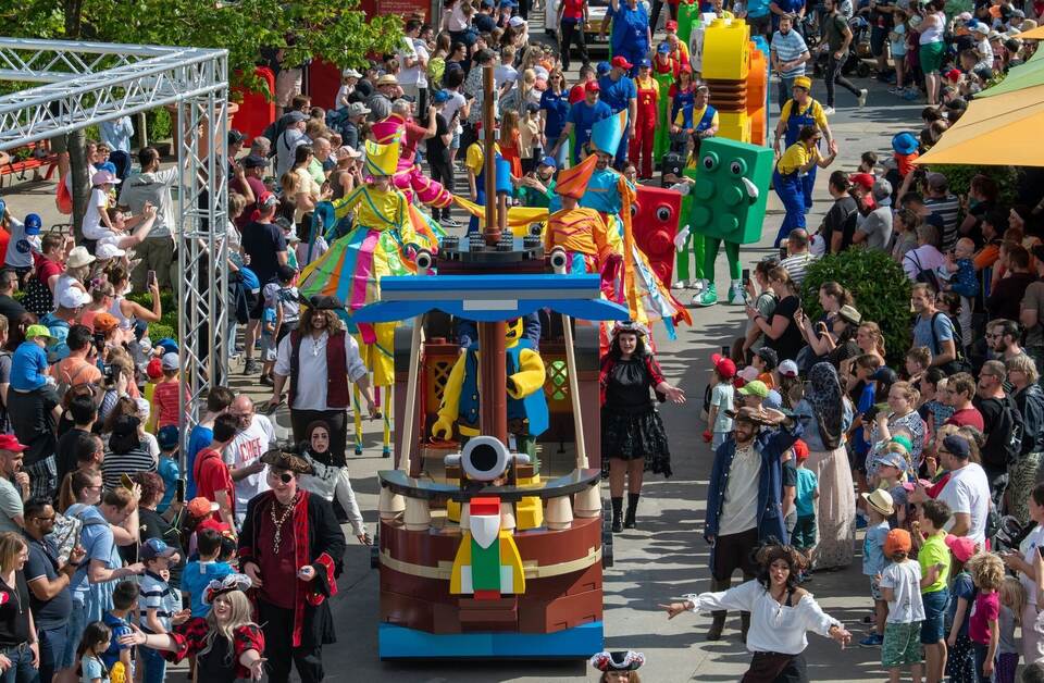 Legoland feiert mit Parade das 20-jährige Bestehen - Deutschland und ...