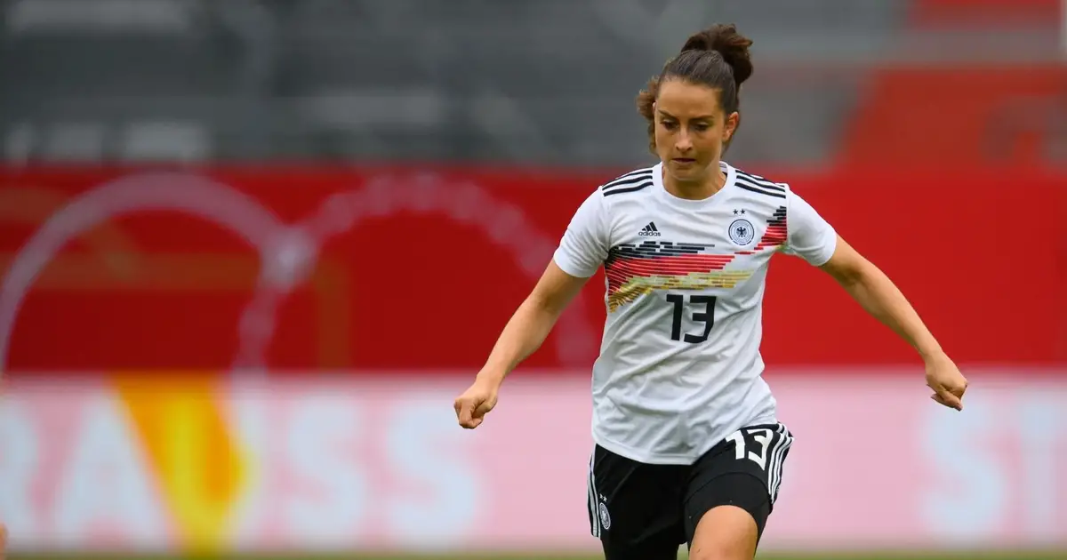 PSG-Profi Sara Däbritz: Messi und Mbappé nur aus der Ferne - Sport ...
