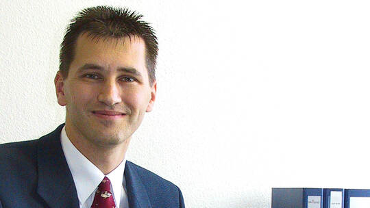 Herr über Finanzen des Enzkreises: Seit 25 Jahren arbeitet Frank ...