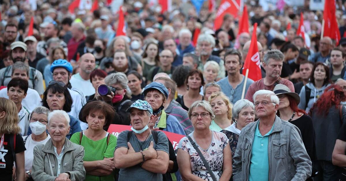 Nach Leipziger Protest: Linke kündigt neue Demos an - Politik ...