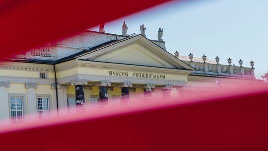 Rückendeckung und Kritik für umstrittene documenta-Kuratoren - Show-Biz ...