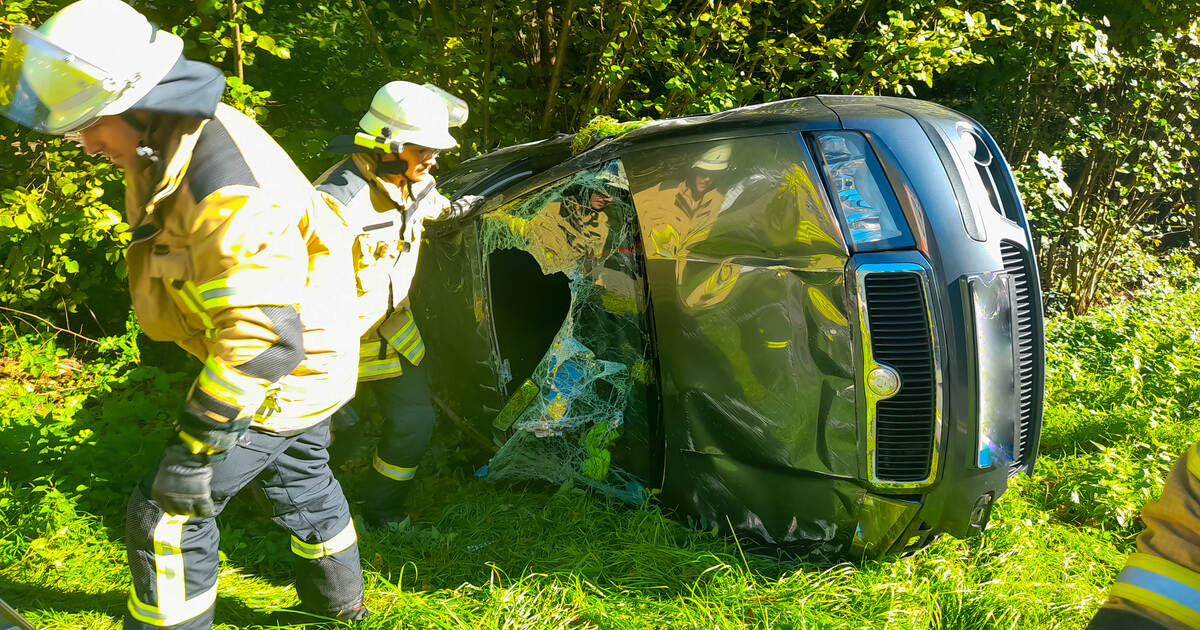 Auto überschlägt sich auf B294 zwischen Bauschlott und Bretten - Region ...