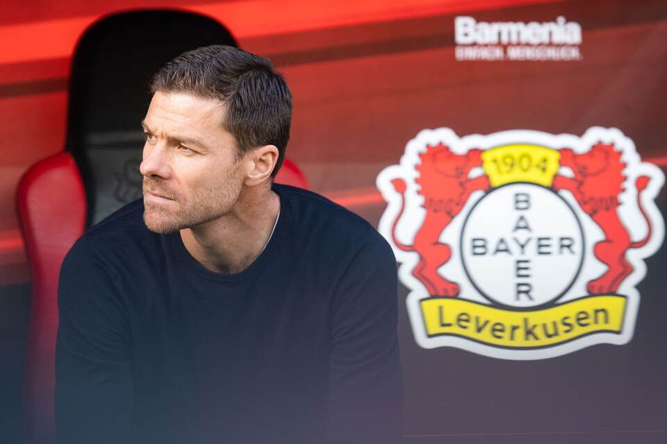 Bayer-Coach Alonso wechselt dreimal - Tapsoba auf der Bank - Sport ...