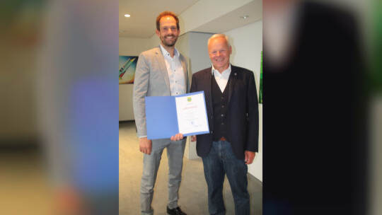 Nach 16 Jahren als Bürgermeister von Neuenbürg: Horst Martin erhält ...