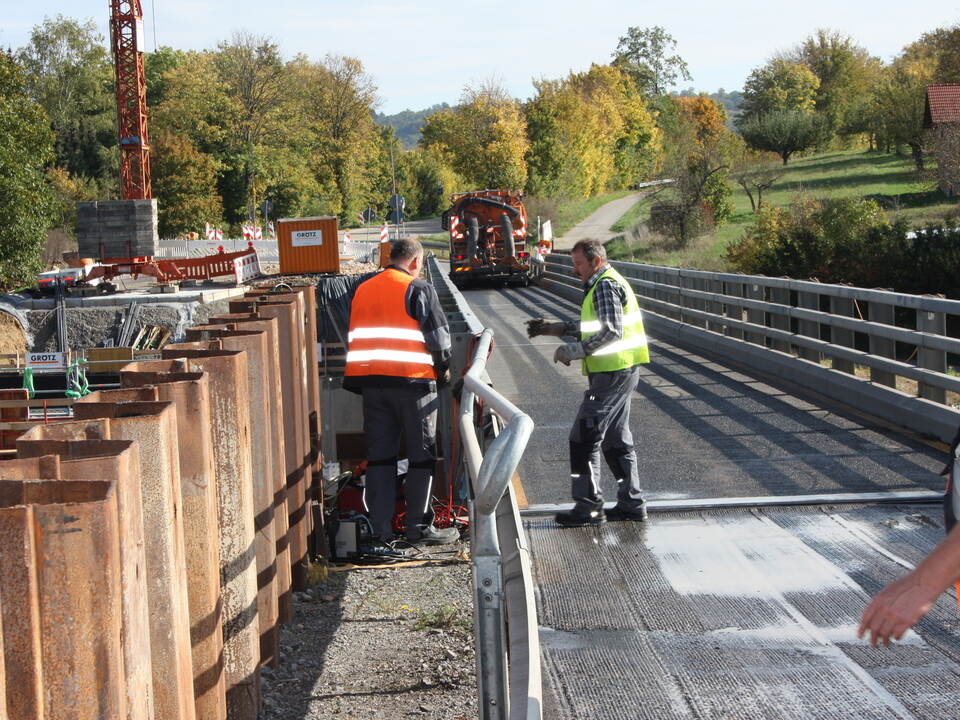B35-Brückensperrung: Umleitungsverkehr belastet spürbar die Knittlinger Innenstadt - Region ...