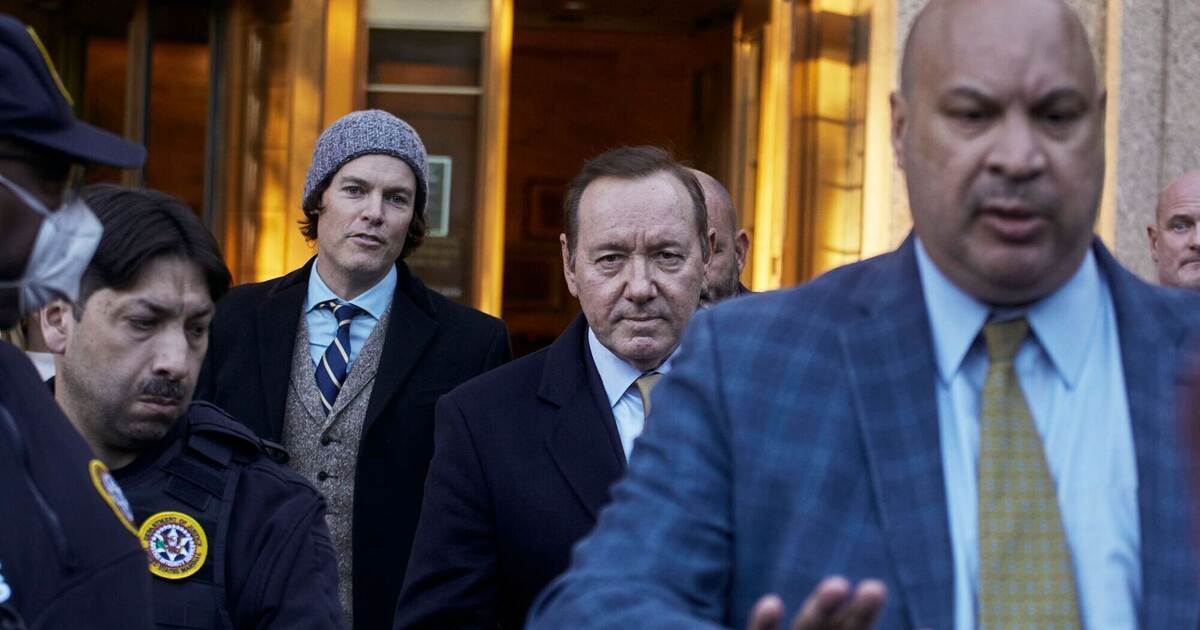 Jury spricht Spacey von Vorwürfen sexueller Übergriffe frei - Show-Biz ...