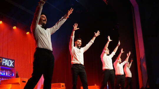 Über die Bühne gewirbelt: The Tap Pack steppt durch die Kulturhalle ...