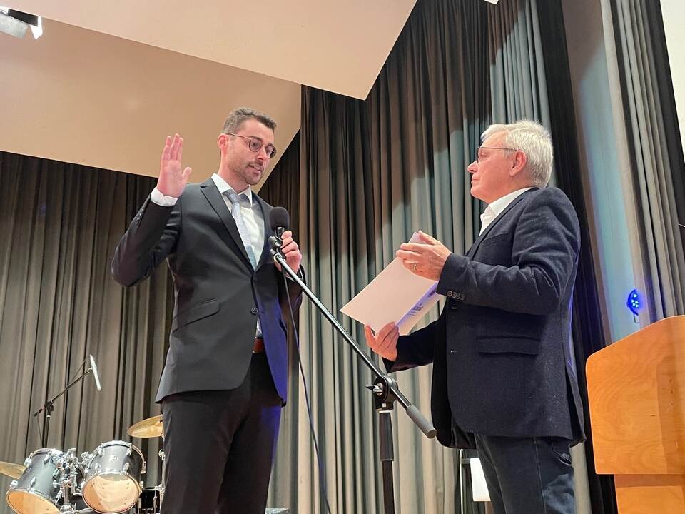 Neuenbürgs neue Nummer 1: Fabian Bader in Stadthalle offiziell als ...
