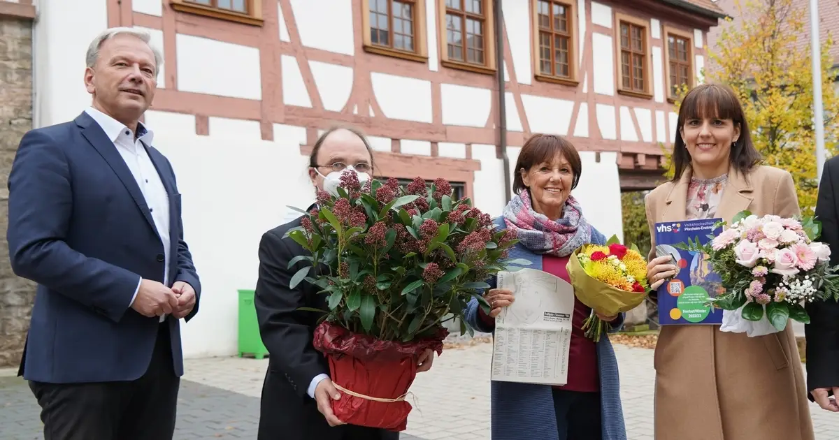 Stabwechsel bei der VHS in Stein: Anne Baumann geht - Region ...