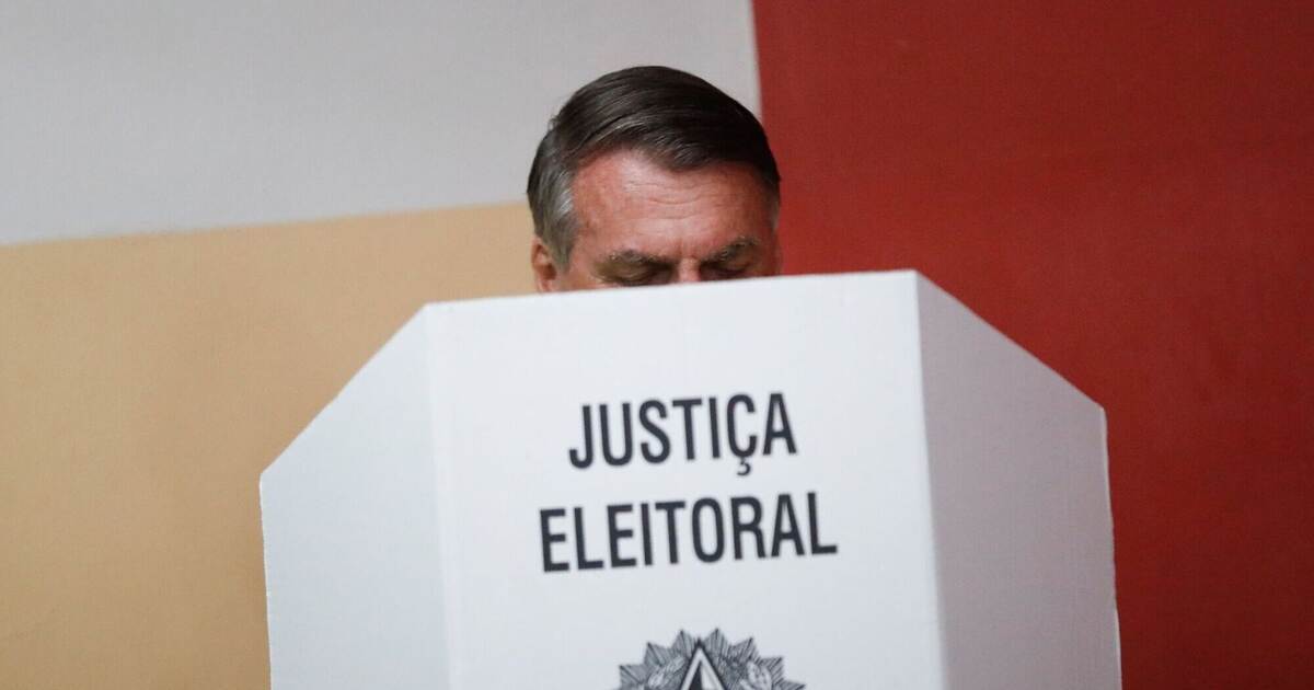 Brasiliens Präsident Bolsonaro kehrt an Arbeitsplatz zurück - Politik ...