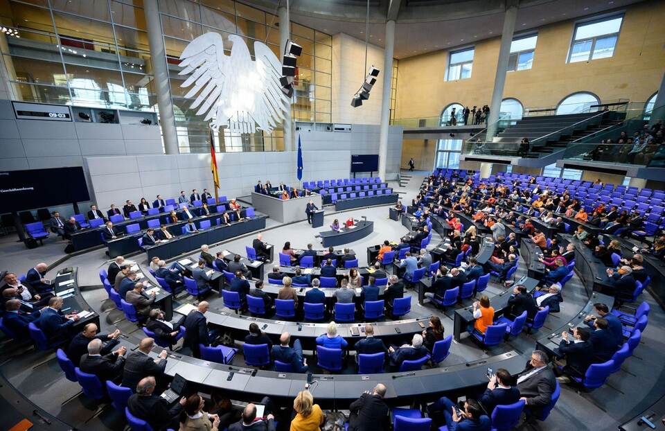 Bundestag beschließt Etat für 2023 - Politik - Pforzheimer-Zeitung
