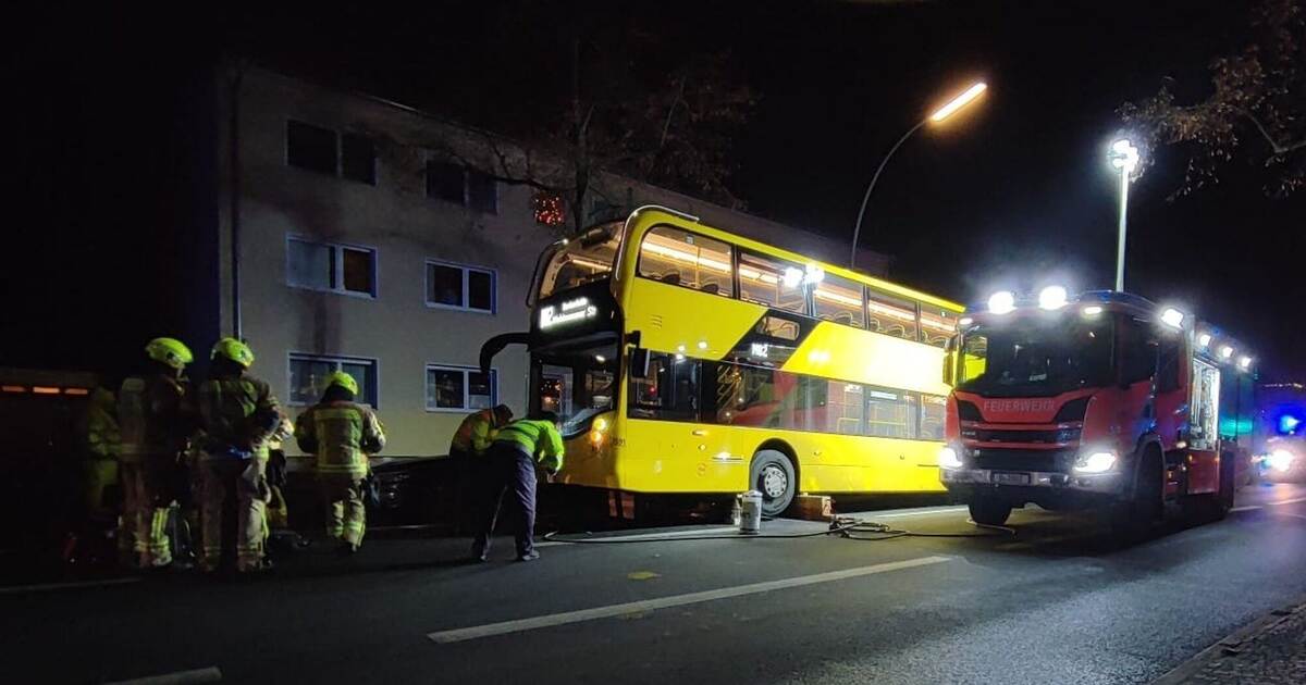 Jugendliche stirbt bei Unfall mit Doppeldecker-Bus - PZ-news.de - Nachrichten aus Pforzheim und ...