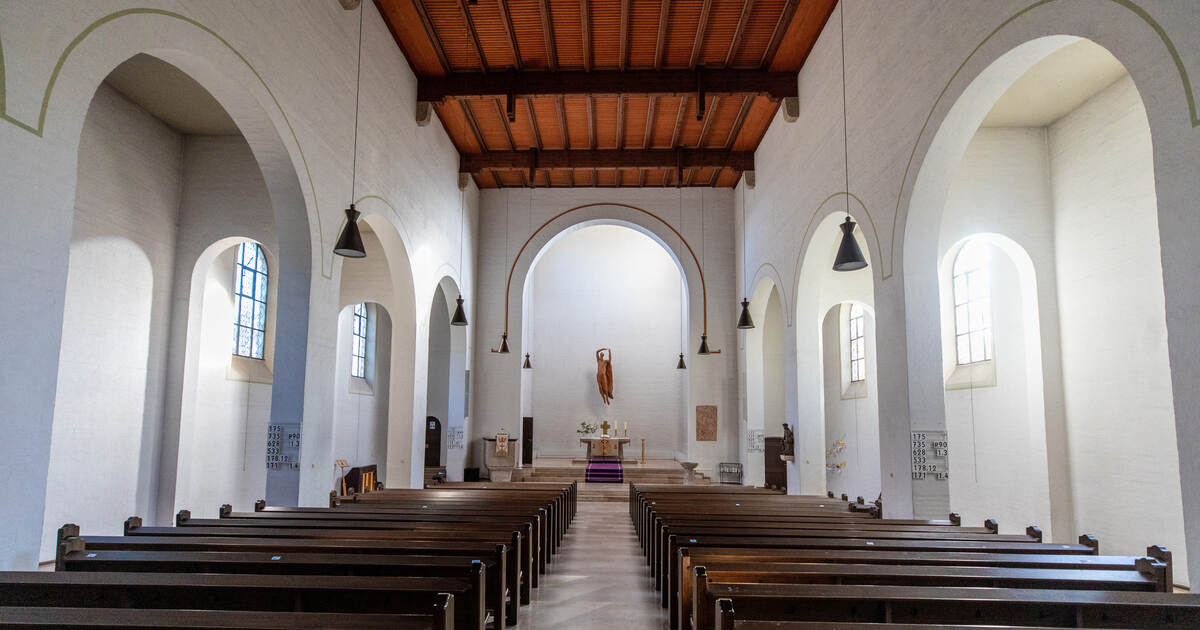 Den Kirchen laufen die Mitglieder davon: Zahl der Austritte 2022 hoch ...