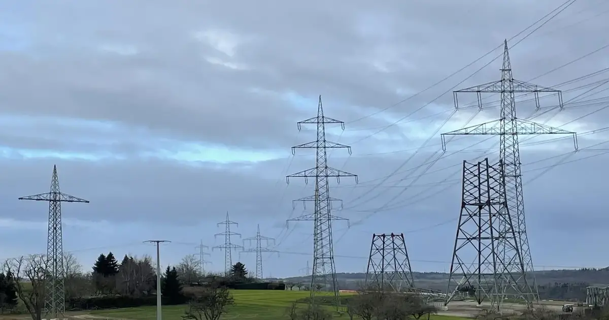 Neue Stromtrasse eröffnet Möglichkeiten: TransnetBW verlegt Masten in ...