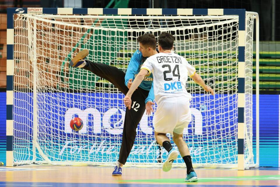 DHB-Team holt Sieg zum WM-Start - Entwarnung bei Wolff - Sport weltweit ...
