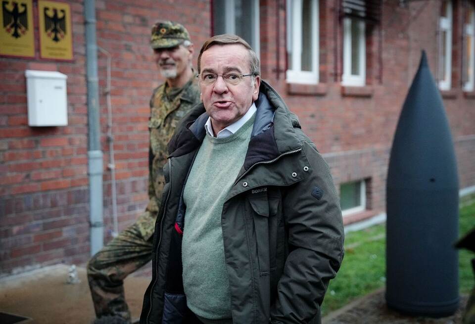 Pistorius im Parka: «Ich bin froh, bei der Truppe zu sein» - Politik ...