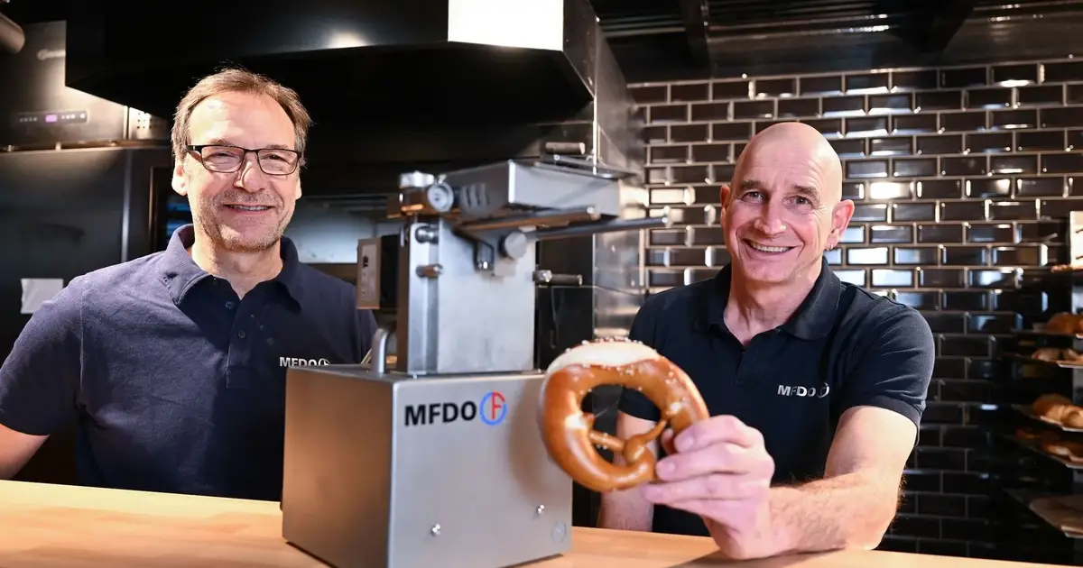 Tüftler wollen Butterbrezel mit Maschine revolutionieren - Baden ...