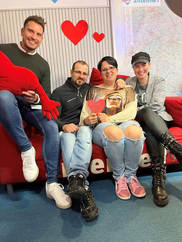 Illinger Paar erknutscht sich Tickets nach Paris und stellt Rekord auf ...