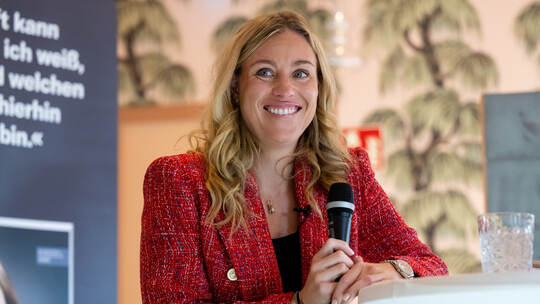 Tennisspielerin Kerber gibt Geburt von Tochter Liana bekannt - Sport ...
