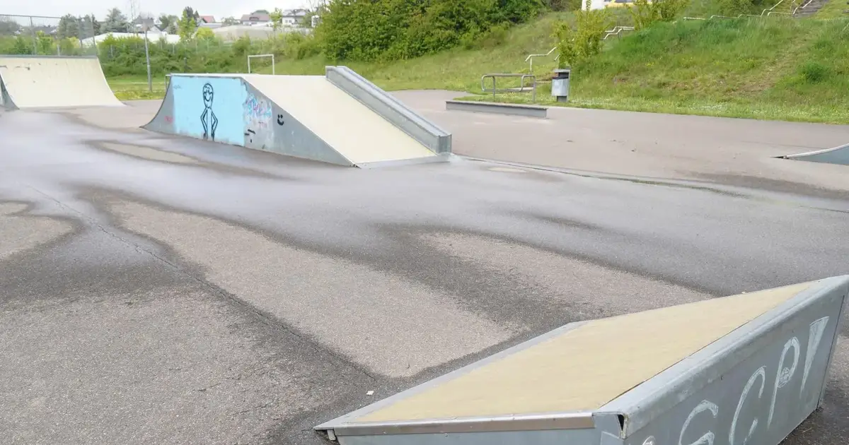 Jugend packt für den Kieselbronner Skaterpark selbst mit an - Region - Pforzheimer-Zeitung