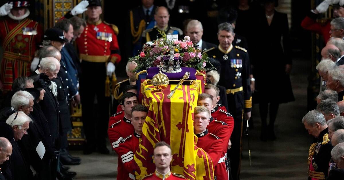 Royale Ehren für Queen-Sargträger - Show-Biz / Boulevard - Pforzheimer ...