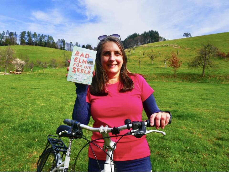 Birgit Jennerjahn-Hakenes stellt Rad-Tourenführer vor - Region ...