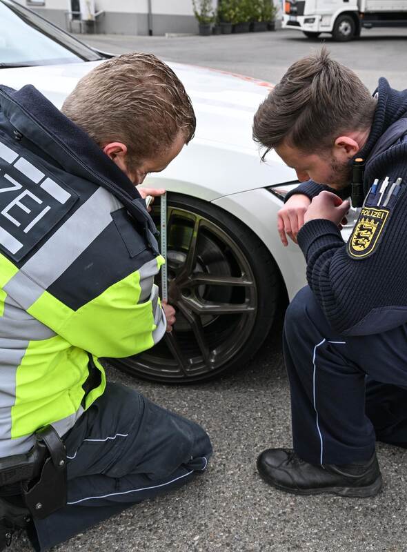 Kontrollen in Pforzheim und dem Enzkreis anlässlich des "Car-Freitag ...