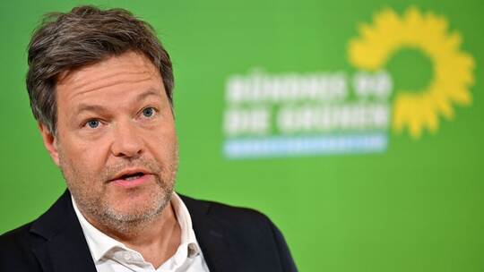 Habeck: Auf Aufgabe statt Twitter-Follower konzentrieren - Politik ...