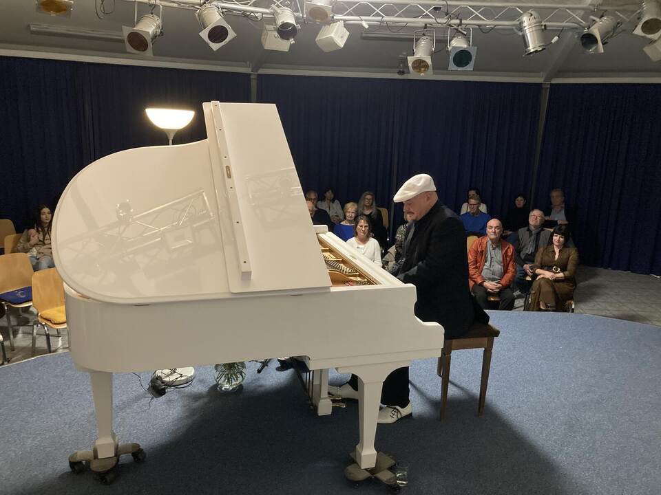 Eintauchen in musikalische Traumbilder mit Pianist Michael Fiedler ...