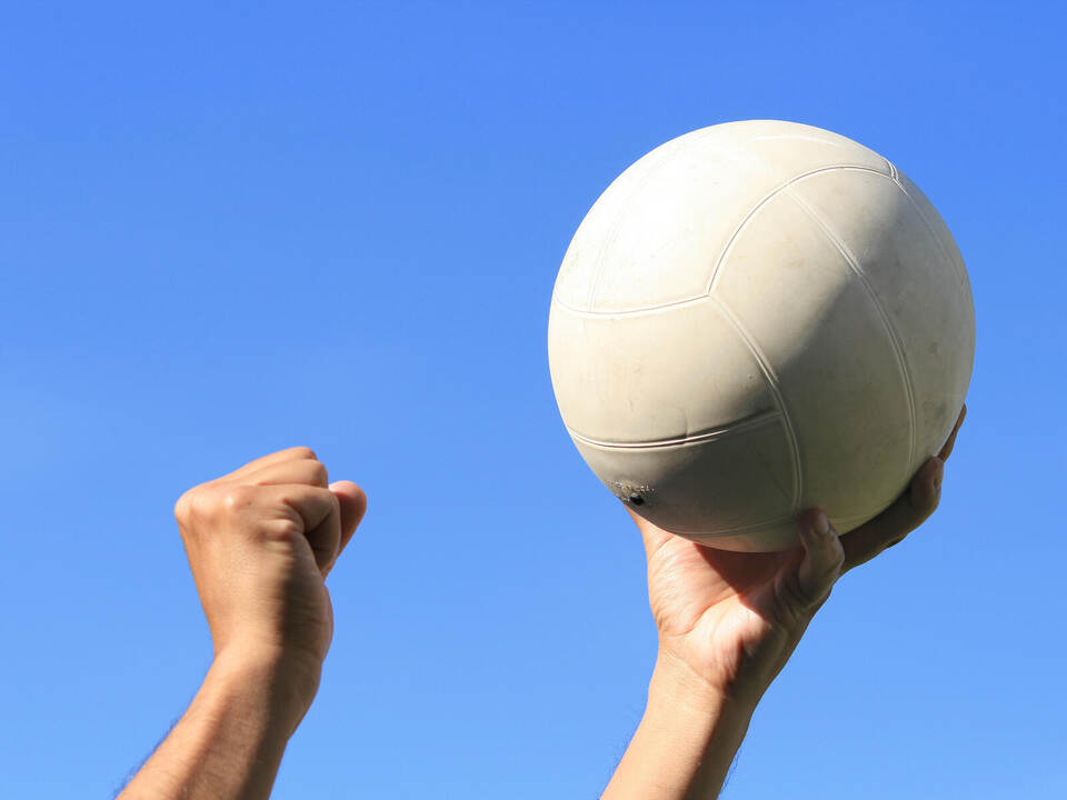 Faustball-Teams aus der Region zieht es aufs Feld - Sport - Pforzheimer ...