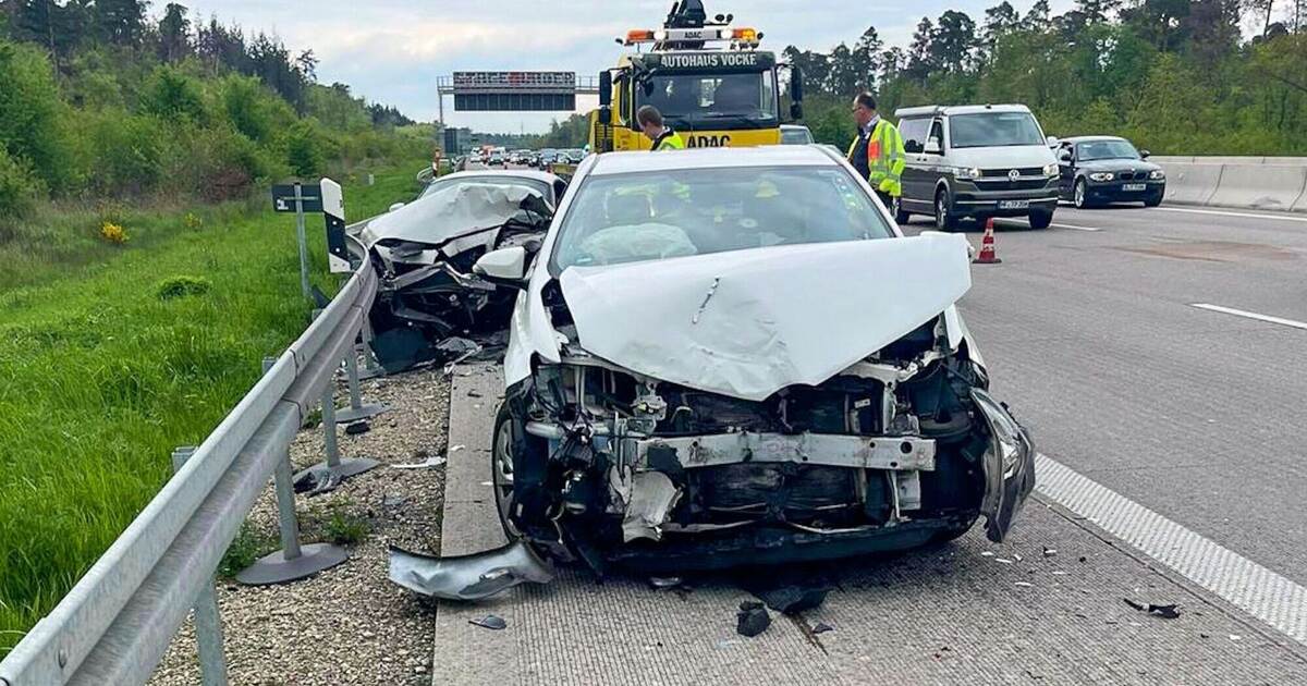 Unfall mit mehreren Fahrzeugen auf A5: Vier Verletzte - Baden-Württemberg - Pforzheimer-Zeitung