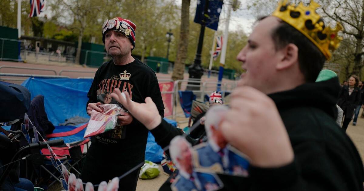 Erste Royal-Fans campen in London entlang der Krönungsroute - Show-Biz ...