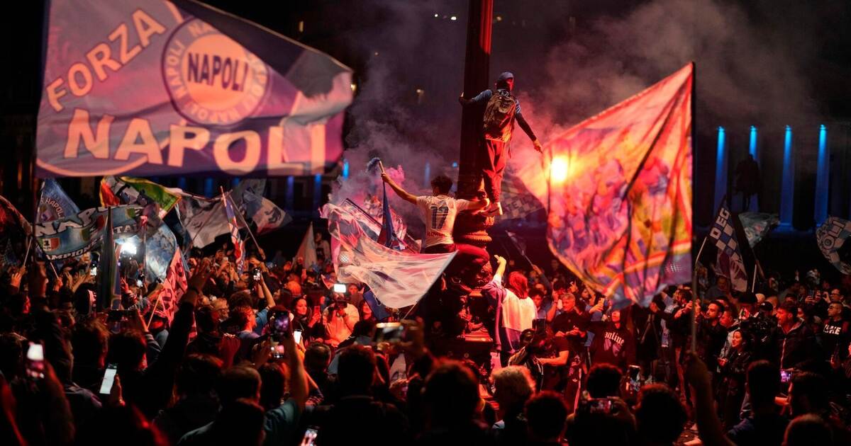 Freude, Tränen, ein Toter: Neapel feiert Meister-Coup - Sport weltweit ...