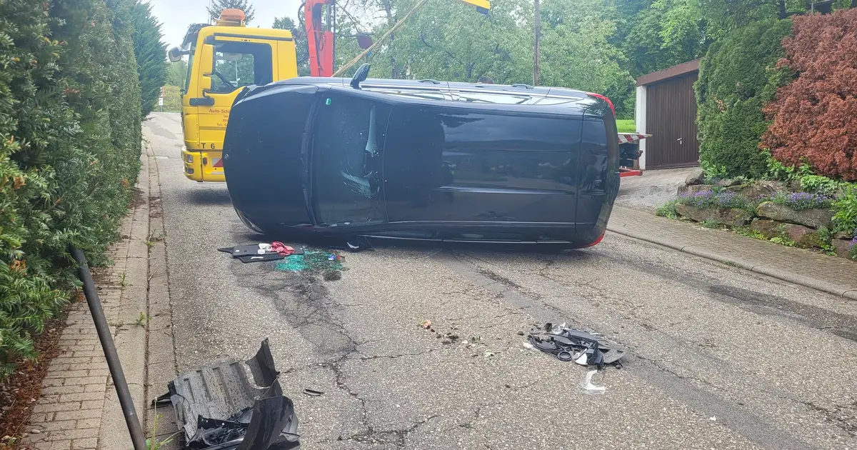 Sie Haben Mit Ihrem Fahrzeug Ein Fremdes Geparktes Fahrzeug Beschadigt