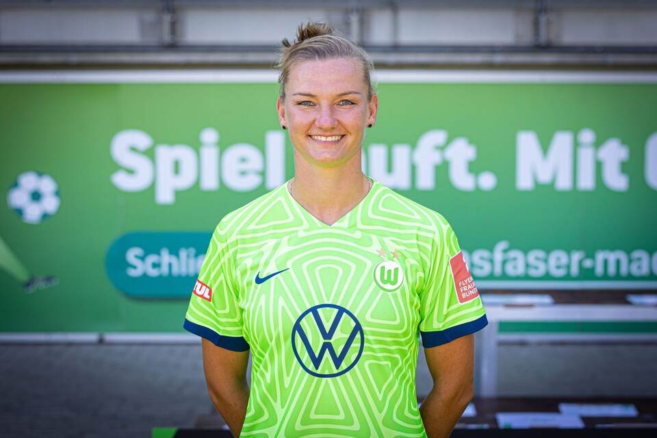 Alexandra Popp holt erstmals Torjägerkanone - Sport weltweit ...
