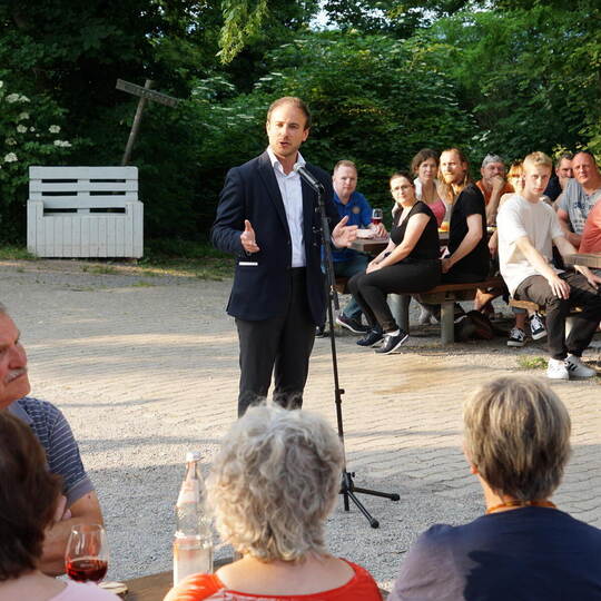 Zahlungsunfähig: Jeff Klotz muss für Verlagshaus im Schloss Bauschlott ...