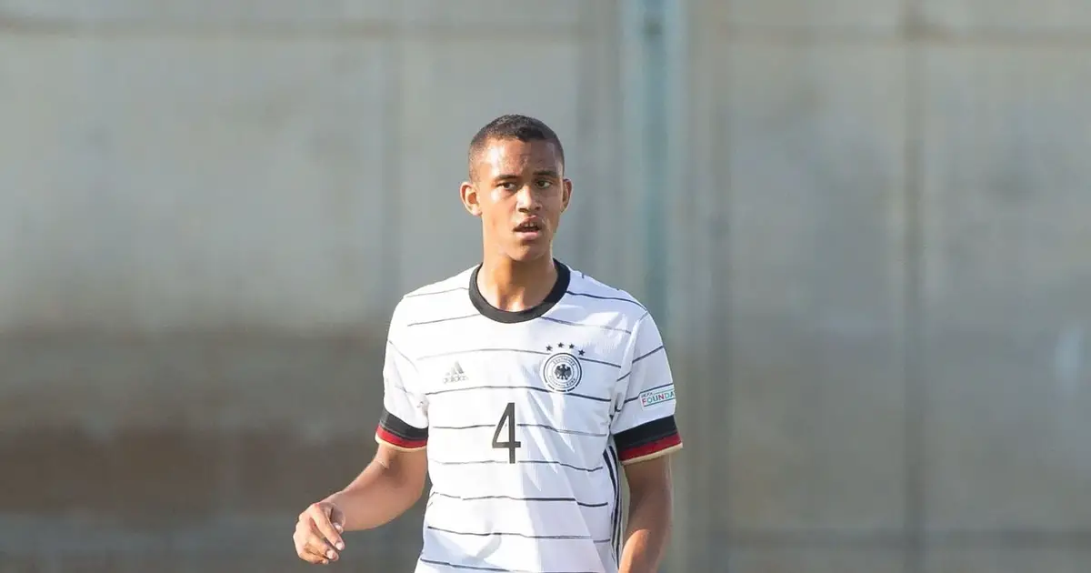 FC Bayern gibt Abwehrtalent Buchmann Profivertrag - Bundesliga ...