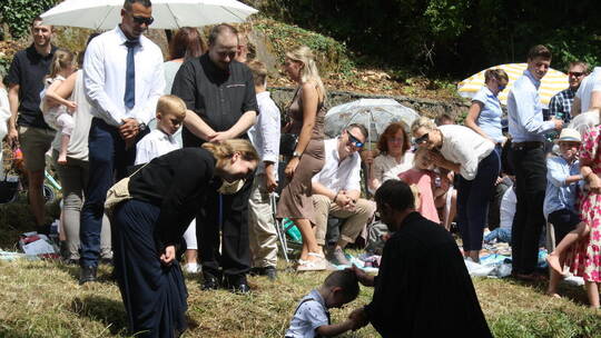 Fröhliche Taufe in der Neuenbürger Enz - Region - Pforzheimer-Zeitung