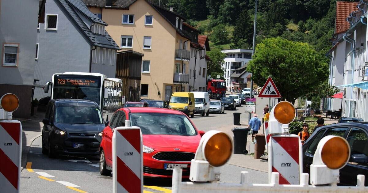 Kein Weg vorbei an der Baustelle: Darum geht es in Calmbach nur langsam voran - Region ...