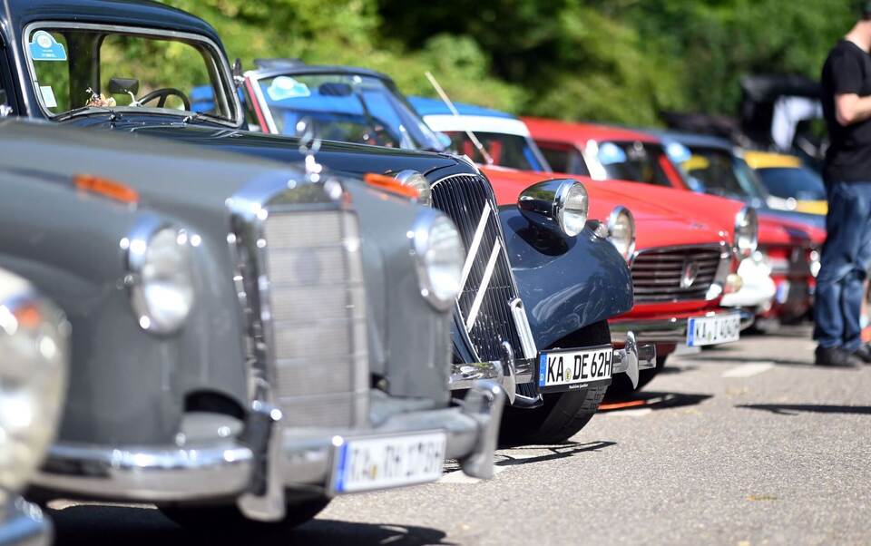 Tausende Oldtimer-Fans in Baden-Baden - Baden-Württemberg - Pforzheimer ...