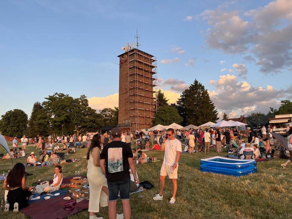 Bergglühen Dobel: Tausende genießen Ambiente und Musik - Region ...