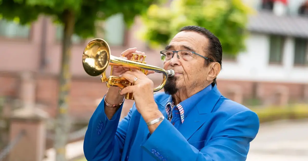 Überstandene Herz-OP: Trompetenlegende Walter Scholz dankbar - Baden ...