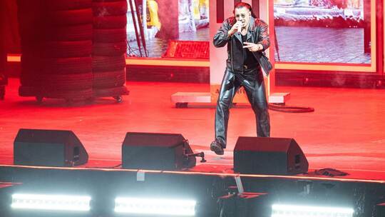 Apache 207 kündigt Arena-Tour 2024 an - Baden-Württemberg - Pforzheimer ...