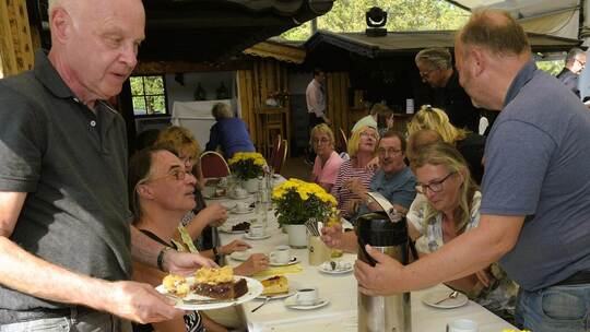 Austausch mit beeinträchtigen Menschen bei Treffen auf der „Wedding ...